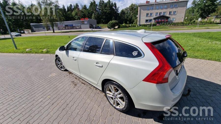 Brūns Volvo V60 2011 Rīga, ar dzinēja tilpumu 2.00 L un nobraukumu 0 tūkst. km par 5650 €, foto 6 vietnē AUTOMOTO.COM.LV