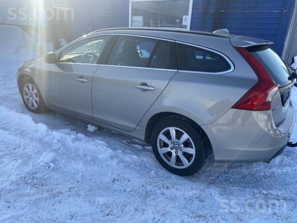 Brūns Volvo V60 2011 Rīga, ar dzinēja tilpumu 2.00 L un nobraukumu 268 tūkst. km par 2750 €, foto 3 vietnē AUTOMOTO.COM.LV