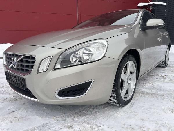 Brown Volvo V60 2011 in Kaunas, with an engine capacity of 2.00 L and mileage of 263 thousand km for 5590 €, photo 2 on AUTOMOTO.COM.LV