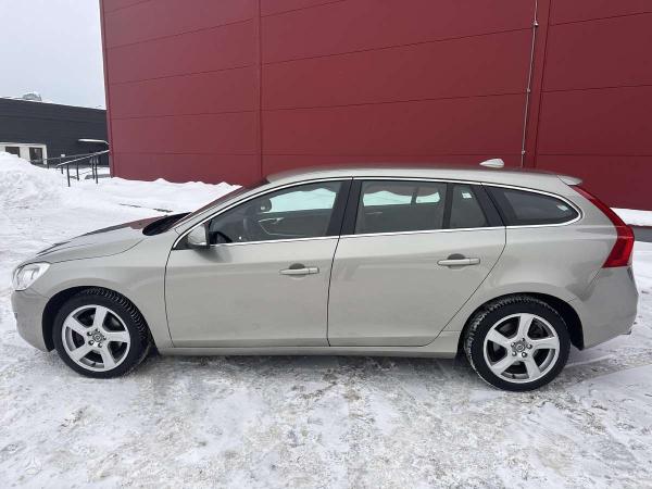 Brown Volvo V60 2011 in Kaunas, with an engine capacity of 2.00 L and mileage of 263 thousand km for 5590 €, photo 4 on AUTOMOTO.COM.LV
