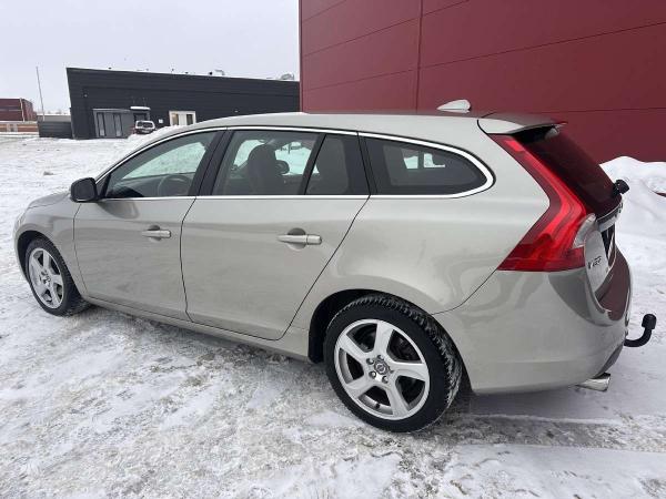 Brown Volvo V60 2011 in Kaunas, with an engine capacity of 2.00 L and mileage of 263 thousand km for 5590 €, photo 5 on AUTOMOTO.COM.LV