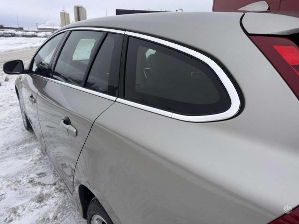 Brown Volvo V60 2011 in Kaunas, with an engine capacity of 2.00 L and mileage of 263 thousand km for 5590 €, photo 7 on AUTOMOTO.COM.LV