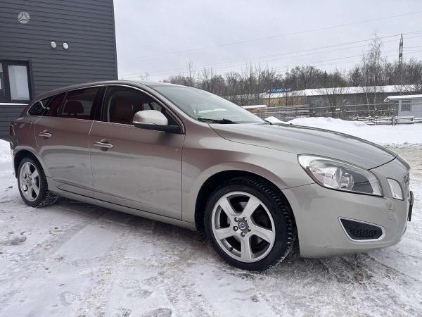 Brown Volvo V60 2011 in Kaunas, with an engine capacity of 2.00 L and mileage of 263 thousand km for 5590 €, photo 8 on AUTOMOTO.COM.LV