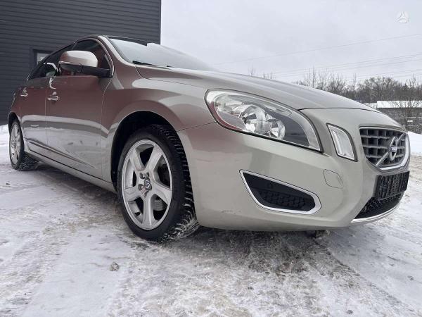 Brown Volvo V60 2011 in Kaunas, with an engine capacity of 2.00 L and mileage of 263 thousand km for 5590 €, photo 9 on AUTOMOTO.COM.LV