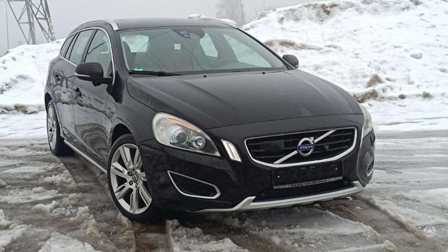 Brūns Volvo V60 2011 Kauņa, ar dzinēja tilpumu 2.40 L un nobraukumu 284 tūkst. km par 6900 €, foto 1 vietnē AUTOMOTO.COM.LV