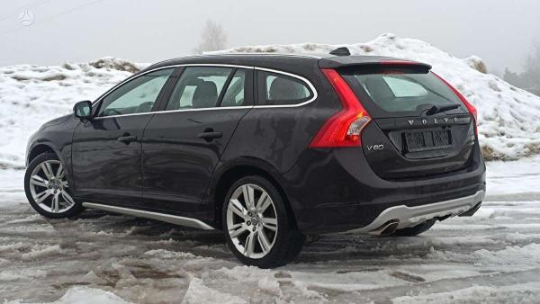 Brown Volvo V60 2011 in Kaunas, with an engine capacity of 2.40 L and mileage of 284 thousand km for 6900 €, photo 3 on AUTOMOTO.COM.LV