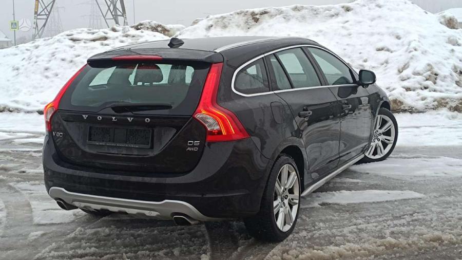 Brūns Volvo V60 2011 Kauņa, ar dzinēja tilpumu 2.40 L un nobraukumu 284 tūkst. km par 6900 €, foto 5 vietnē AUTOMOTO.COM.LV