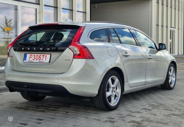 Brown Volvo V60 2011 in Vilnius, with an engine capacity of 1.98 L and mileage of 288 thousand km for 5250 €, photo 6 on AUTOMOTO.COM.LV