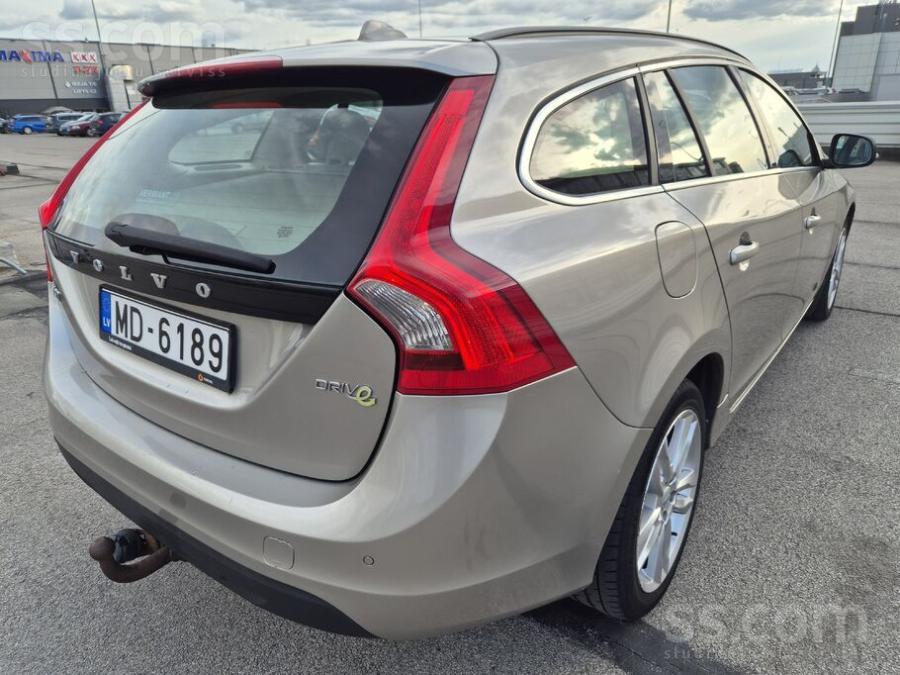 Brūns Volvo V60 2011 Rīga, ar dzinēja tilpumu 1.60 L un nobraukumu 270 tūkst. km par 3200 €, foto 4 vietnē AUTOMOTO.COM.LV