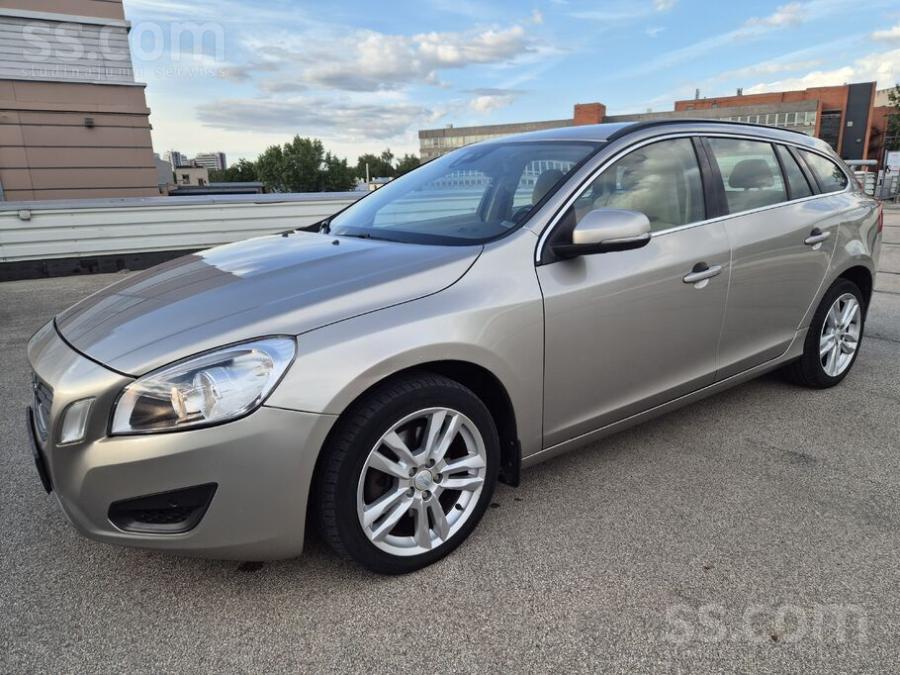 Brūns Volvo V60 2011 Rīga, ar dzinēja tilpumu 1.60 L un nobraukumu 270 tūkst. km par 3200 €, foto 6 vietnē AUTOMOTO.COM.LV