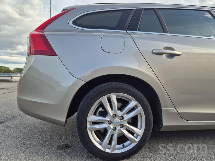 Brūns Volvo V60 2011 Rīga, ar dzinēja tilpumu 1.60 L un nobraukumu 270 tūkst. km par 3200 €, foto 7 vietnē AUTOMOTO.COM.LV