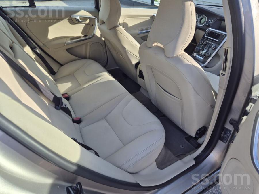 Brūns Volvo V60 2011 Rīga, ar dzinēja tilpumu 1.60 L un nobraukumu 270 tūkst. km par 3200 €, foto 12 vietnē AUTOMOTO.COM.LV