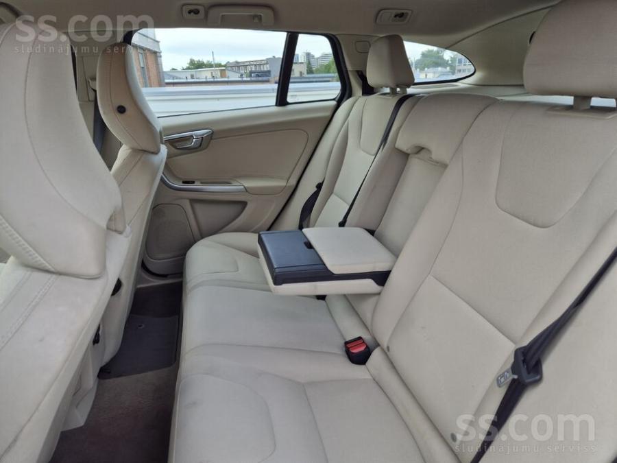 Brūns Volvo V60 2011 Rīga, ar dzinēja tilpumu 1.60 L un nobraukumu 270 tūkst. km par 3200 €, foto 14 vietnē AUTOMOTO.COM.LV