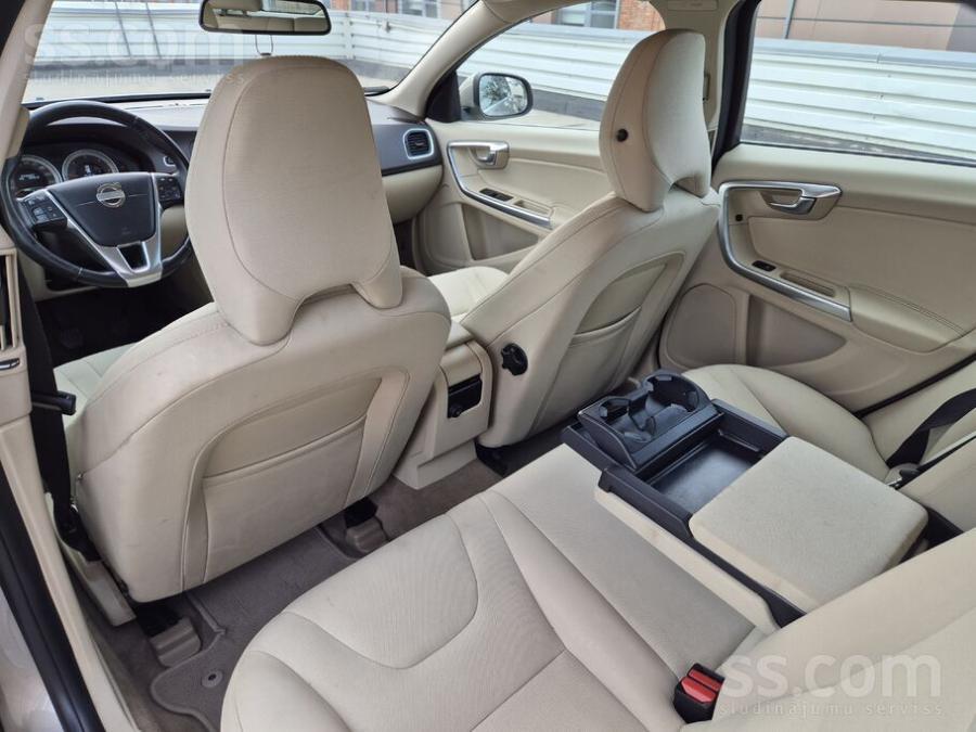 Brūns Volvo V60 2011 Rīga, ar dzinēja tilpumu 1.60 L un nobraukumu 270 tūkst. km par 3200 €, foto 15 vietnē AUTOMOTO.COM.LV