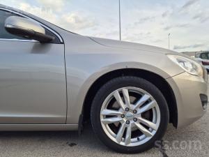 Brūns Volvo V60 2011 Rīga, ar dzinēja tilpumu 1.60 L un nobraukumu 270 tūkst. km par 3200 €, foto 18 vietnē AUTOMOTO.COM.LV