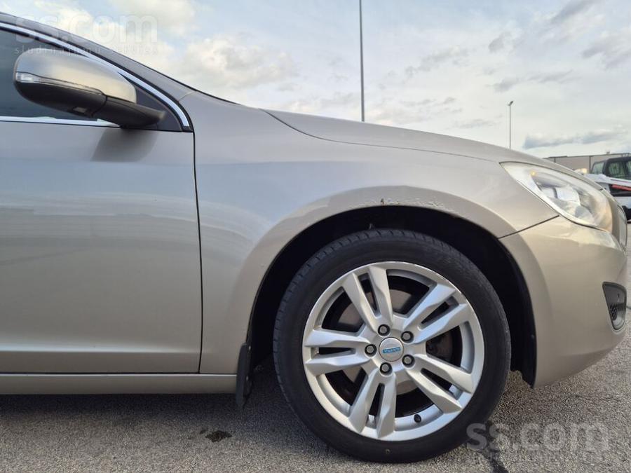 Brūns Volvo V60 2011 Rīga, ar dzinēja tilpumu 1.60 L un nobraukumu 270 tūkst. km par 3200 €, foto 18 vietnē AUTOMOTO.COM.LV