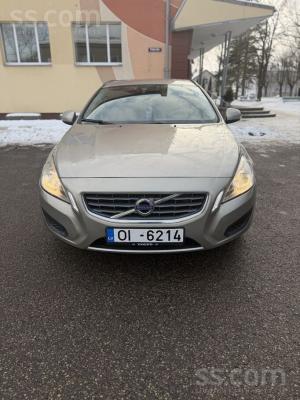 Brown Volvo V60 2011 in Riga, with an engine capacity of 1.60 L and mileage of 291 thousand km for 3950 €, photo 3 on AUTOMOTO.COM.LV