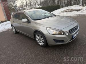 Brown Volvo V60 2011 in Riga, with an engine capacity of 1.60 L and mileage of 291 thousand km for 3950 €, photo 4 on AUTOMOTO.COM.LV
