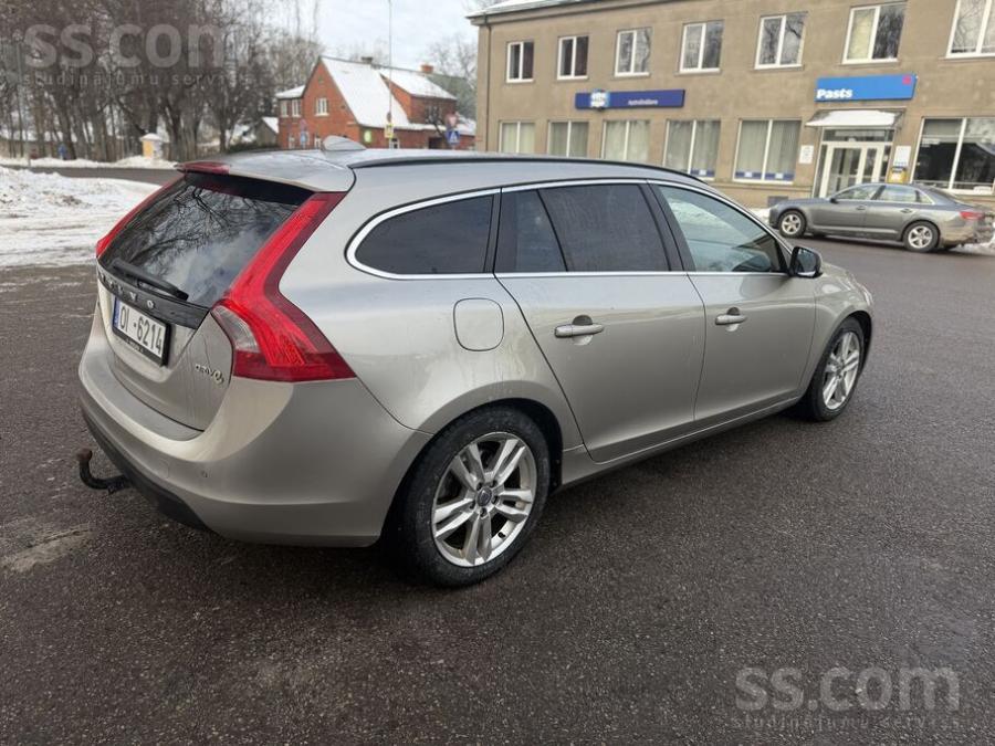Brown Volvo V60 2011 in Riga, with an engine capacity of 1.60 L and mileage of 291 thousand km for 3950 €, photo 5 on AUTOMOTO.COM.LV
