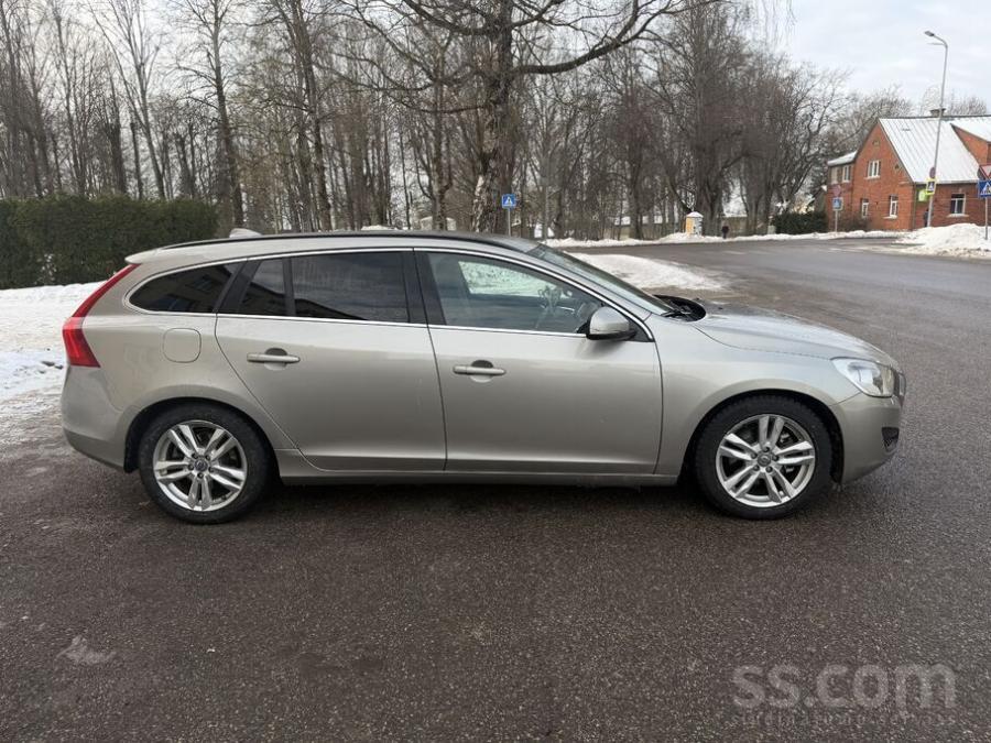 Brown Volvo V60 2011 in Riga, with an engine capacity of 1.60 L and mileage of 291 thousand km for 3950 €, photo 6 on AUTOMOTO.COM.LV