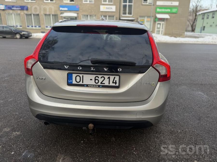 Brown Volvo V60 2011 in Riga, with an engine capacity of 1.60 L and mileage of 291 thousand km for 3950 €, photo 7 on AUTOMOTO.COM.LV