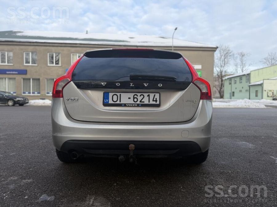 Brown Volvo V60 2011 in Riga, with an engine capacity of 1.60 L and mileage of 291 thousand km for 3950 €, photo 8 on AUTOMOTO.COM.LV