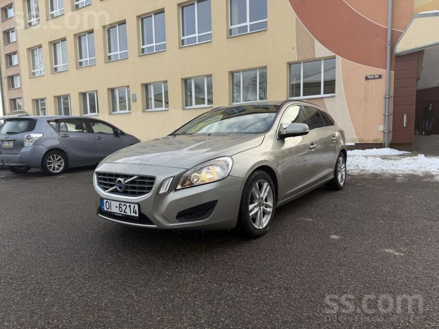 Brown Volvo V60 2011 in Riga, with an engine capacity of 1.60 L and mileage of 291 thousand km for 3950 €, photo 9 on AUTOMOTO.COM.LV