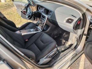 Brown Volvo V60 2011 in Riga, with an engine capacity of 1.60 L and mileage of 291 thousand km for 3950 €, photo 12 on AUTOMOTO.COM.LV