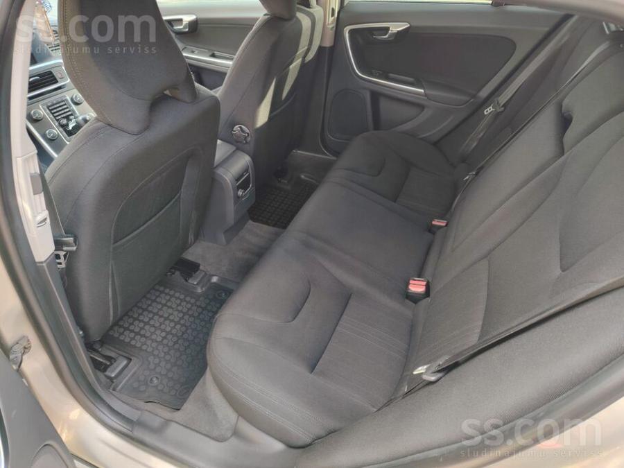 Brown Volvo V60 2011 in Riga, with an engine capacity of 1.60 L and mileage of 291 thousand km for 3950 €, photo 13 on AUTOMOTO.COM.LV