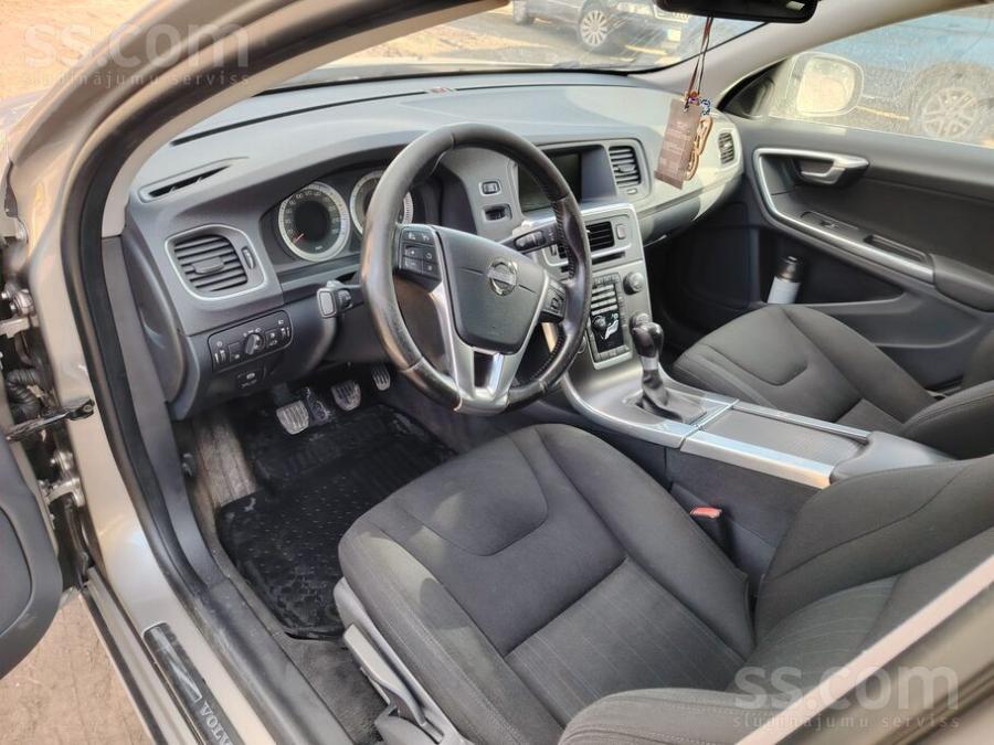 Brown Volvo V60 2011 in Riga, with an engine capacity of 1.60 L and mileage of 291 thousand km for 3950 €, photo 14 on AUTOMOTO.COM.LV