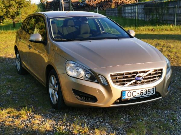 Brown Volvo V60 2011 in Riga, with an engine capacity of 2.00 L and mileage of 359 thousand km for 5995 €, photo 2 on AUTOMOTO.COM.LV