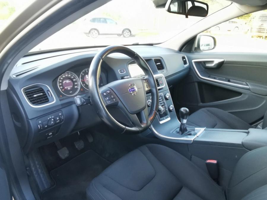 Brūns Volvo V60 2011 Rīga, ar dzinēja tilpumu 2.00 L un nobraukumu 359 tūkst. km par 5995 €, foto 8 vietnē AUTOMOTO.COM.LV