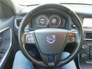 Brūns Volvo V60 2011 Rīga, ar dzinēja tilpumu 2.00 L un nobraukumu 359 tūkst. km par 5995 €, foto 12 vietnē AUTOMOTO.COM.LV