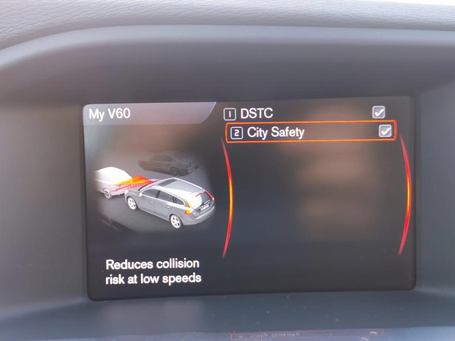 Brūns Volvo V60 2011 Rīga, ar dzinēja tilpumu 2.00 L un nobraukumu 359 tūkst. km par 5995 €, foto 14 vietnē AUTOMOTO.COM.LV