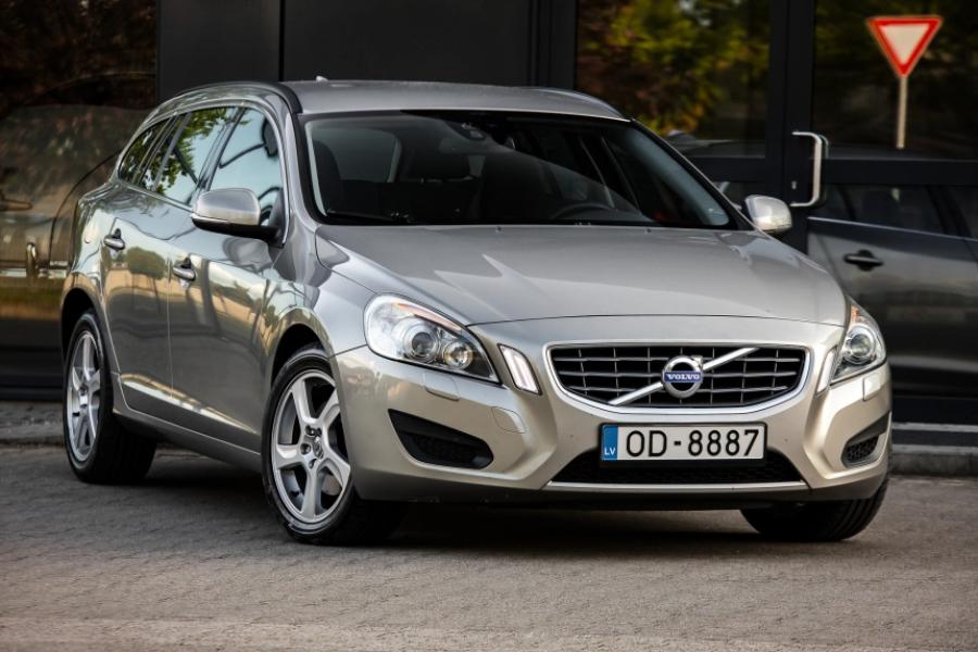 Brown Volvo V60 2011 in Riga, with an engine capacity of 2.00 L and mileage of 289 thousand km for 6990 €, photo 1 on AUTOMOTO.COM.LV