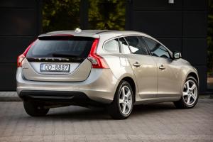 Brown Volvo V60 2011 in Riga, with an engine capacity of 2.00 L and mileage of 289 thousand km for 6990 €, photo 5 on AUTOMOTO.COM.LV