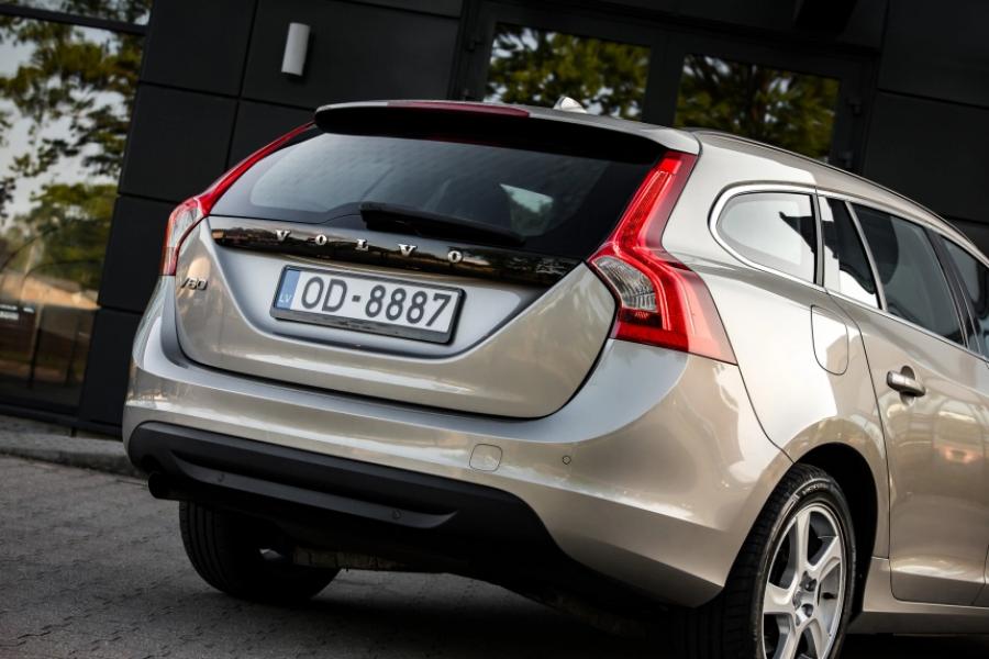 Brown Volvo V60 2011 in Riga, with an engine capacity of 2.00 L and mileage of 289 thousand km for 6990 €, photo 6 on AUTOMOTO.COM.LV