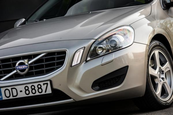 Brown Volvo V60 2011 in Riga, with an engine capacity of 2.00 L and mileage of 289 thousand km for 6990 €, photo 8 on AUTOMOTO.COM.LV