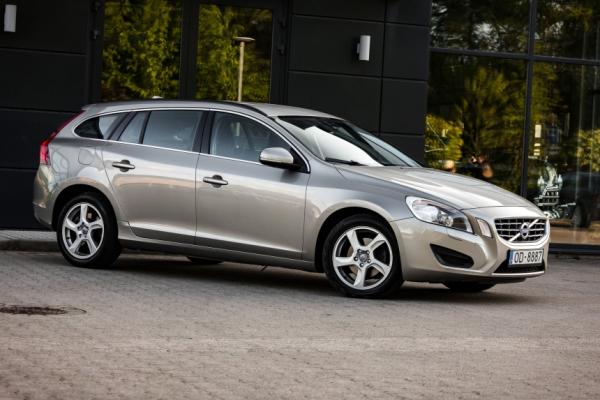 Brown Volvo V60 2011 in Riga, with an engine capacity of 2.00 L and mileage of 289 thousand km for 6990 €, photo 10 on AUTOMOTO.COM.LV