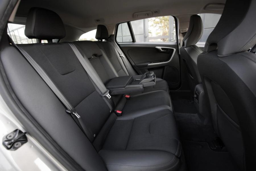 Brown Volvo V60 2011 in Riga, with an engine capacity of 2.00 L and mileage of 289 thousand km for 6990 €, photo 24 on AUTOMOTO.COM.LV