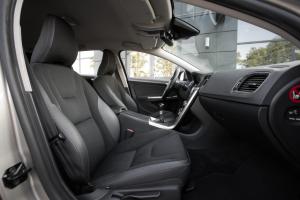 Brown Volvo V60 2011 in Riga, with an engine capacity of 2.00 L and mileage of 289 thousand km for 6990 €, photo 26 on AUTOMOTO.COM.LV