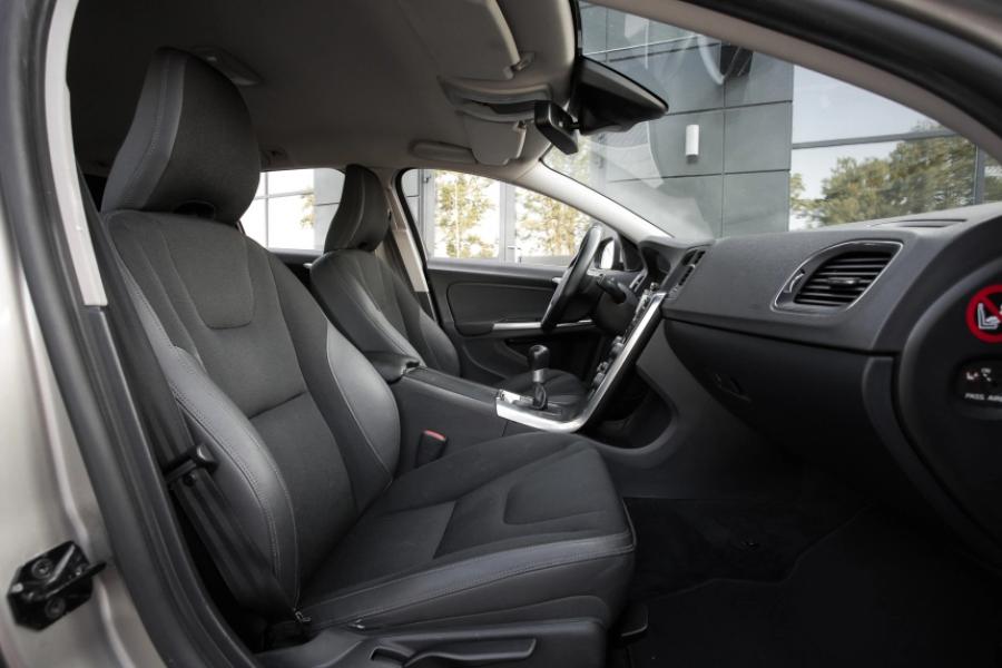 Brown Volvo V60 2011 in Riga, with an engine capacity of 2.00 L and mileage of 289 thousand km for 6990 €, photo 26 on AUTOMOTO.COM.LV