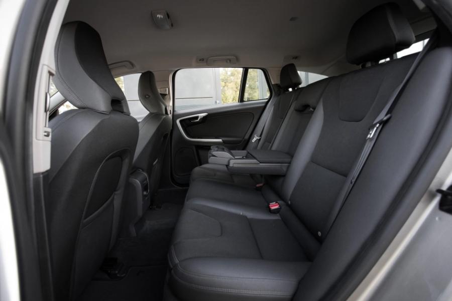 Brown Volvo V60 2011 in Riga, with an engine capacity of 2.00 L and mileage of 289 thousand km for 6990 €, photo 27 on AUTOMOTO.COM.LV