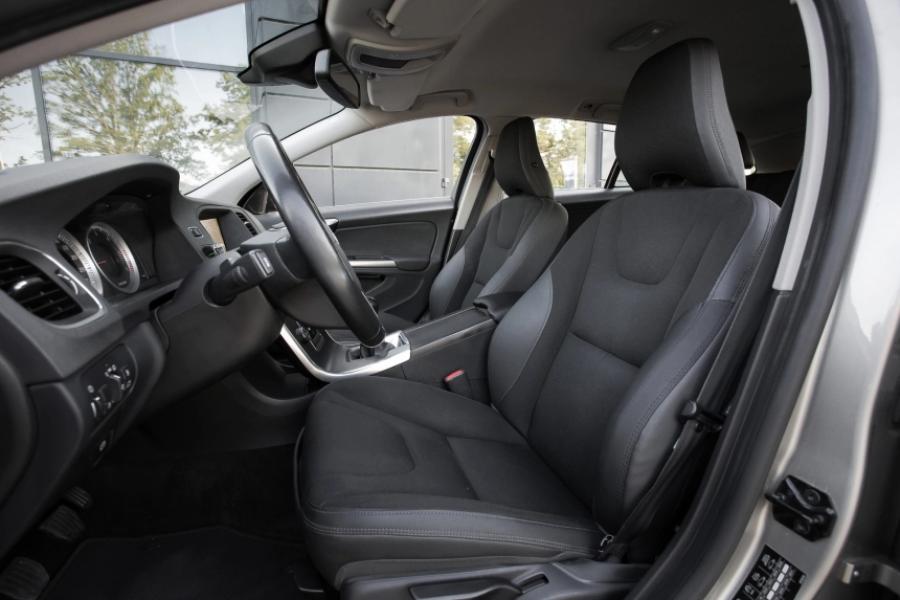 Brown Volvo V60 2011 in Riga, with an engine capacity of 2.00 L and mileage of 289 thousand km for 6990 €, photo 30 on AUTOMOTO.COM.LV