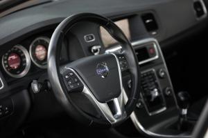 Brown Volvo V60 2011 in Riga, with an engine capacity of 2.00 L and mileage of 289 thousand km for 6990 €, photo 31 on AUTOMOTO.COM.LV