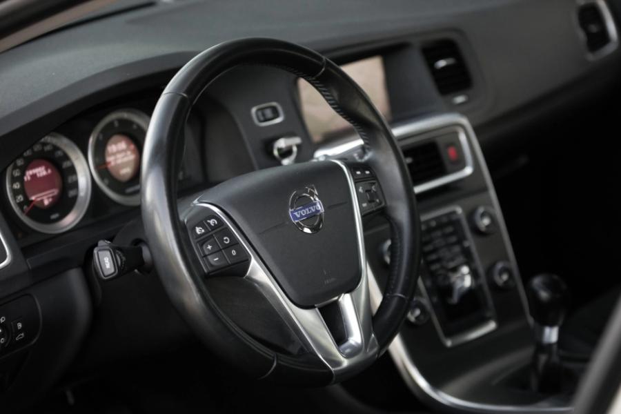 Brown Volvo V60 2011 in Riga, with an engine capacity of 2.00 L and mileage of 289 thousand km for 6990 €, photo 31 on AUTOMOTO.COM.LV