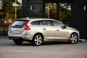 Brown Volvo V60 2011 in Riga, with an engine capacity of 2.00 L and mileage of 289 thousand km for 6990 €, photo 33 on AUTOMOTO.COM.LV