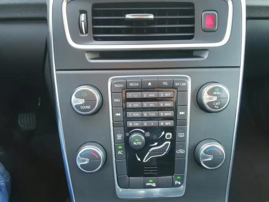 Brown Volvo V60 2011 in Kuldiga, with an engine capacity of 2.00 L and mileage of 359 thousand km for 5995 €, photo 10 on AUTOMOTO.COM.LV