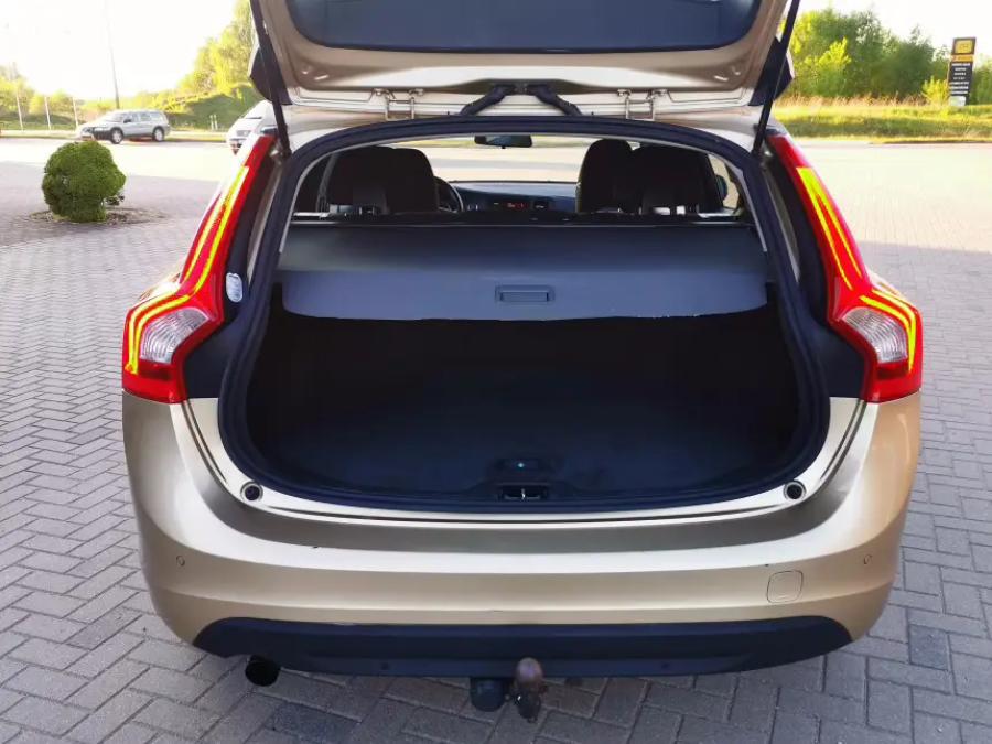 Brown Volvo V60 2011 in Kuldiga, with an engine capacity of 2.00 L and mileage of 359 thousand km for 5995 €, photo 15 on AUTOMOTO.COM.LV