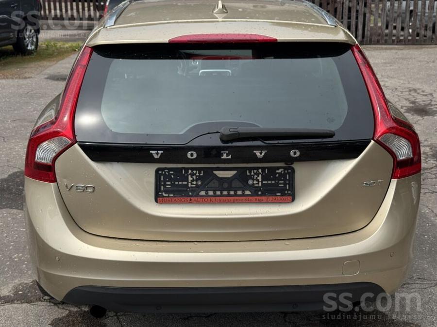 Brūns Volvo V60 2011 Rīga, ar dzinēja tilpumu 2.00 L un nobraukumu 155 tūkst. km par 7750 €, foto 3 vietnē AUTOMOTO.COM.LV